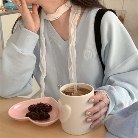 어베인 🌸봄 벚꽃룩 💕urbane Made💕 위시 크롭 브이넥 루즈핏 맨투맨 4c