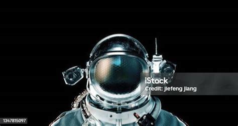 어두운 깊은 우주 배경에서 우주 비행사 우주 비행사의 3d 렌더링 과학 벽지 클로즈업 보기 우주 헬멧에 대한 스톡 사진 및 기타