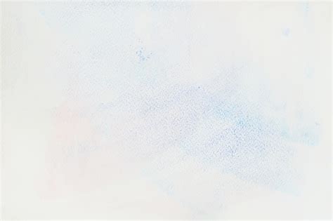 매우 부드러운 손으로 그린 부드러운 블루 수채화 얼룩 수채화 종이 종이 곡물 질감의 화이트에 배너 디자인 레이아웃에 대 한 추상 이미지 거친 필름 효과에 대한 스톡 벡터