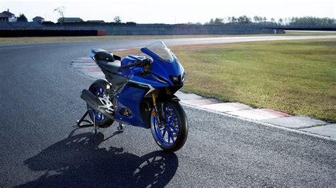 Motorrad Vergleich Yamaha YZF R6 2014 Vs Yamaha R125 2025