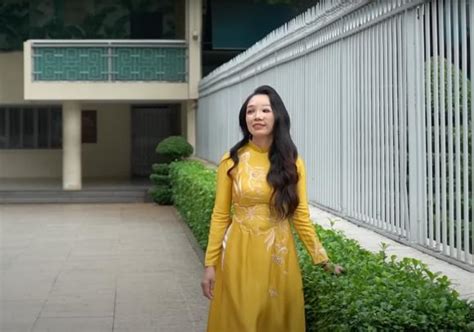 Người Phụ Nữ Lột Xác Sau Khi Phẫu Thuật Khối U Khiến Chồng Bật Khóc