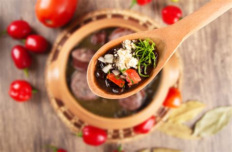 Feijoada 전통적인 브라질 음식 브라질 요리 맨 위 보기입니다 0명에 대한 스톡 사진 및 기타 이미지 0명 갈색