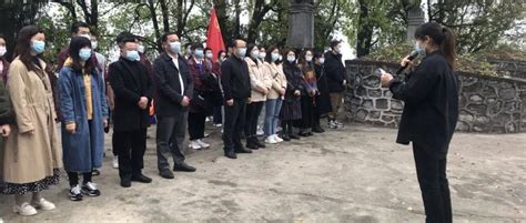 传承红色基因 坚定理想信念 恩施市第一中学政治学科组开展红色思政课主题实践活动信仰先烈红色