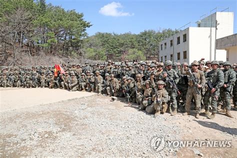 함께 필승 외치는 한미 해병대 연합뉴스