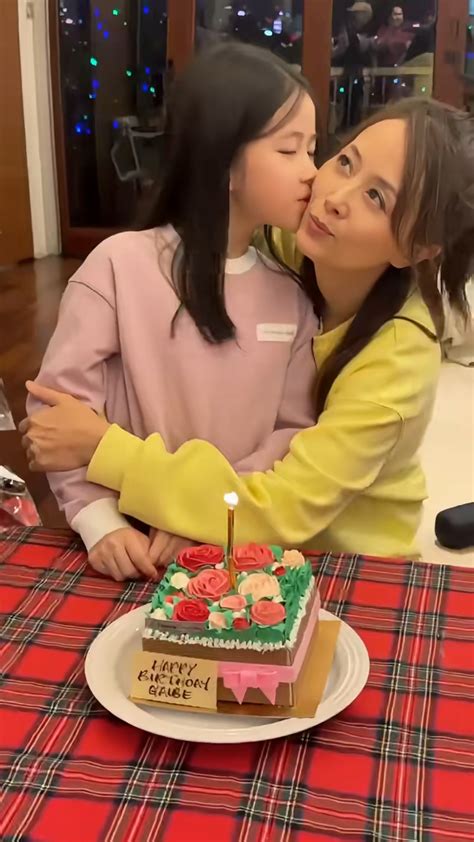 51歲前tvb「電波少女」9歲女兒擁美人胚子 顏值爆燈被譽為「最靚星二代」潛力股 星島日報