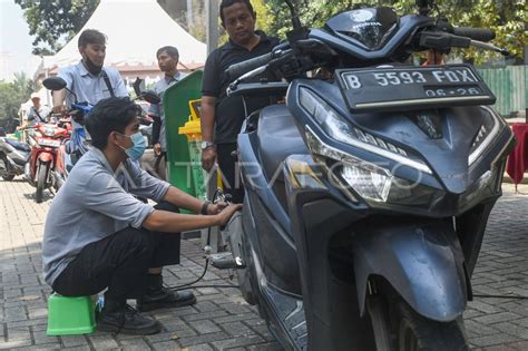 Tilang Kendaraan Tidak Lolos Uji Emisi Dihentikan ANTARA Foto