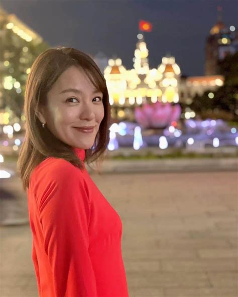 今井絵理子さんのインスタグラム写真 今井絵理子instagram「ベトナム🇻🇳の伝統的な民族衣装 「アオザイ」 ベトナム 赤と青