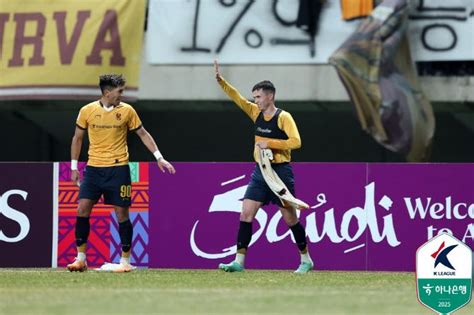 ‘종료 2분 전 결승 골 광주 기적의 역전극 쓰며 Acle 8강 진출 Zum 뉴스