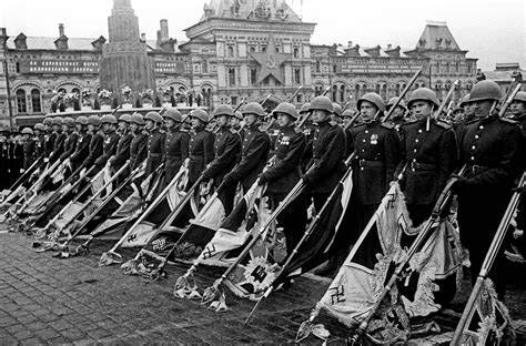 СВЯЩЕННЫЙ ПАРАД ПОБЕДЫ 1945 ГОДА Архив