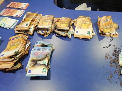 La Policía Local De Elda Rescata A Una Mujer Afectada Por Inhalación De
