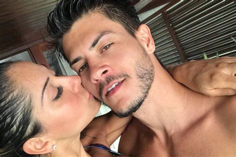 Arthur Aguiar pede perdão a Mayra Cardi por traições e diz que ela