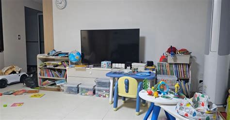 인테리어 바꾸려고 거실장은 버리고 방에 있던 책장을 거실로 옮겼는데 티비선 작업도 꼼꼼히 해주시고 만족스럽습니다 친절하십니다
