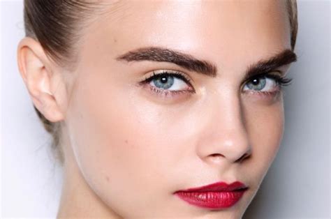 Pilihan Bahan Alami Untuk Membuat Alis Tebal Dan Hitam Natural Stylo
