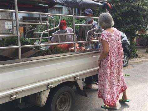 Dvb စမ်းချောင်း မြေနီကုန်းတွင် ပရဟိတလူငယ်များက ဟင်းသီးဟင်းရွက်ဝေငှ ဓာတ်ပုံ