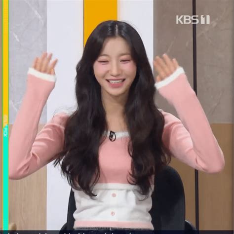 Oh My Girl Community Post 유빈이 안뇨옹~ 이번 모습도 너무 예쁜걸😍 오늘 수업 즐길 준비 Yes