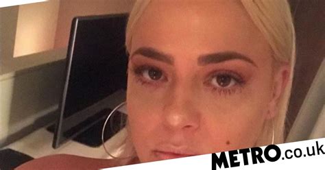 Lisa Armstrong Questions ‘lobbing Eggs After Complaining About Paps Metro News
