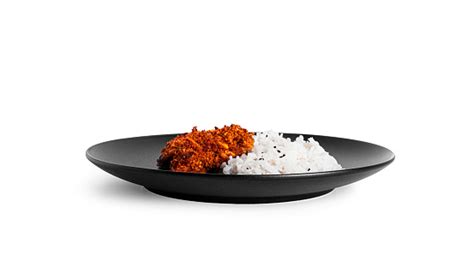 흰색 배경에 고립 된 접시에 쌀을 곁들인 치킨 너겟 쌀을 곁들인 닭고기 갈비 0명에 대한 스톡 사진 및 기타 이미지 0명