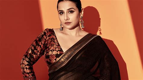 3 Times Vidya Balan Stole The Show In Her Classic Black Saris Vogue