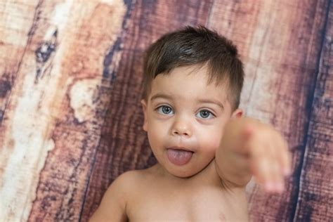 Fotos De Menino Pelado Baixe Fotos Grátis De Alta Qualidade Freepik