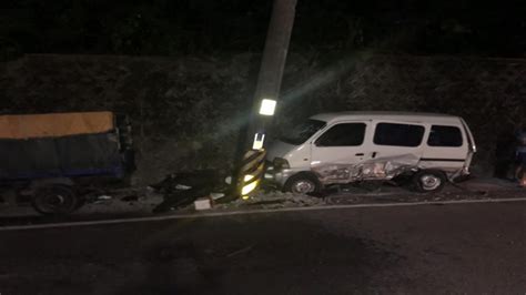 淡金公路下坡未減速過彎！ 跑車失控「連撞3車」社會 壹新聞