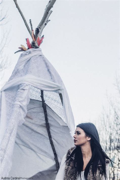 Tipi Girl Photographie Les Cardinaux