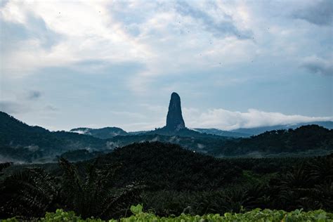 Pico Cão Grande São Tomé Apontando Para O Céu