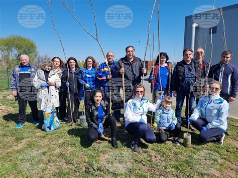 Деца и служители на ВиК Ямбол засадиха 80 дръвчета по случай Световния ден на водата Утро