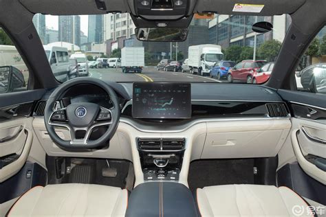 宋PLUS新能源DM i 1 5L 两驱尊荣型内饰全景正拍图片 汽车图片大全 易车