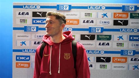 Niebywałe sceny w meczu Barcelony Lewandowski Czułem się jakbym wrócił do Varsovii Piłka