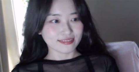 결국 씨스루 상의 벗어버림