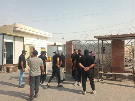 المتظاهرون يسيطرون على مبنى محافظة ذي قار المسلة