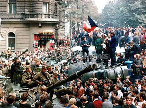「プラハの春」、ワルシャワ条約機構軍侵攻から40年 チェコ 写真1枚 国際ニュース：afpbb News