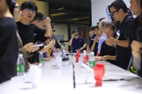 亮相 Mwc 上海，xreal 用 Beam Pro 开启消费级 Ar 生态跃迁时代 极客公园