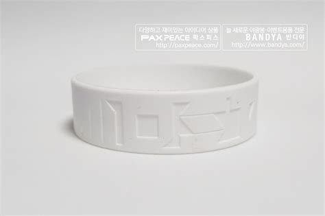 흰색 실리콘팔찌 Akmu 악동뮤지션 콘서트 음각 팔찌 실리콘팔찌 샘플사진 야광봉 업체 반디야 쇼핑몰