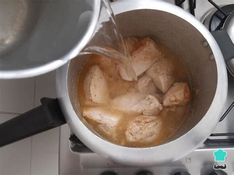 Como Desfiar Frango Na Panela De Pressão Receita FÁcil E Prática Para