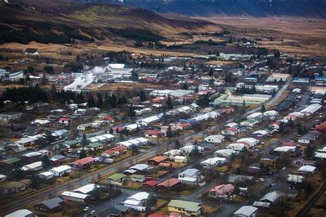 Móðir Og Börn Hennar í Hveragerði Undir Linnulausum Ofsóknum í Síma