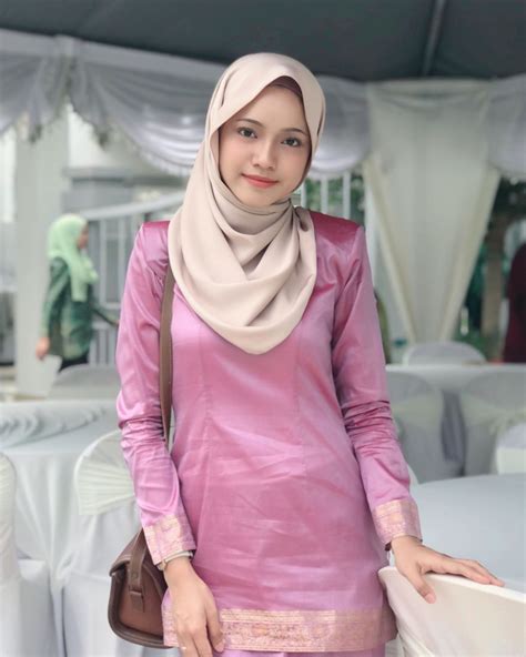 Awek Satin Merah Tumblr Una White