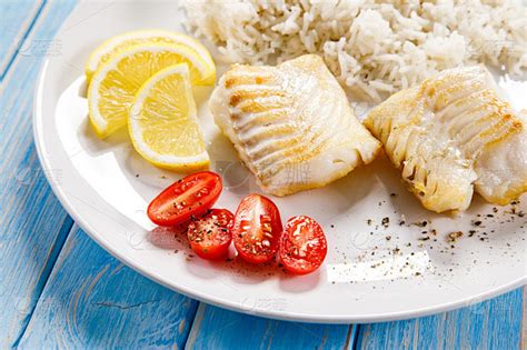 鱼碟——炸鱼片和蔬菜