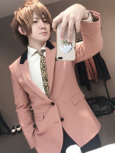加部輝🍣ウルトラ寿司ふぁいやー🔥のギターand作曲and編曲 On Twitter 👔🍣新衣装になりました🔥🕺 とってもわがままを聞いて頂き