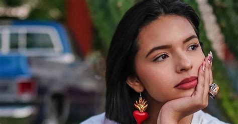 Ángela Aguilar Reaccionó A Su Caída De Falda “me Hacen Sentir Que No