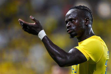 بسبب الشبه بين علي لاجامي ولاعب الفتح تفاعل على دهشة ماني قبل مباراة