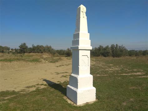 Памятник на братской могиле русских воинов погибших в Альминском сражении военный памятник