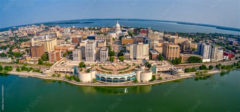 Aerial View Of Downtown Madison Wisconsin In Summer Stock Foto Adobe