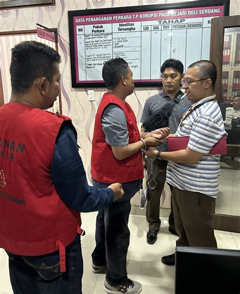 Kejari DS Tahan 2 Tersangka Dugaan Korupsi WASPADA