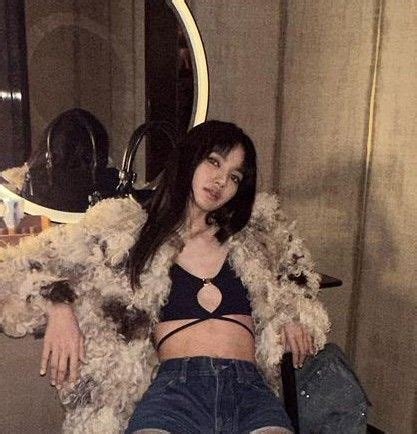 Jennie Lisa Blackpink Lisa South Korean Girls Korean Girl Groups