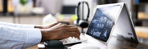 분석 데이터 Kpi 대시보드를 사용하는 아프리카 사업가 순서에 대한 스톡 사진 및 기타 이미지 순서 책상 개념 Istock