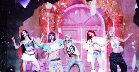 기존과 다른 컨셉으로 컴백한 르세라핌