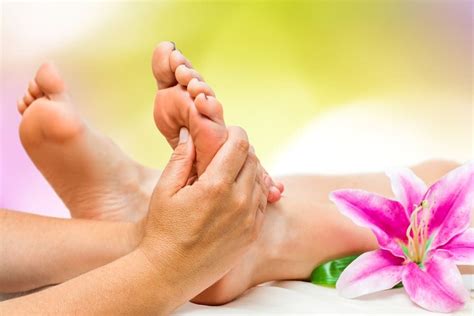 Pin By Anne Marie Moss On Wellnesst Massage Foot Reflexology Foot Massage Reflexology