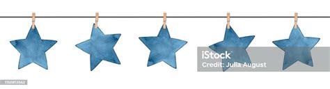 옷 라인에 매달려 작은 장식 짙은 파란색 별과 완벽 한 반복 화 환 디자인 카드 배너 스크랩북에 대 한 흰색 고립 된 클립 아트 요소에 손으로 그린 수채화 그래픽 드로잉