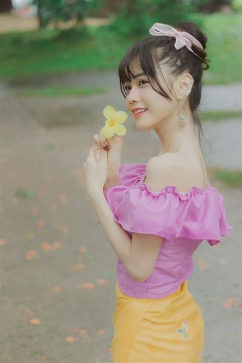 Pin By Nweni Aung On ကြိုး Burmese Girls Myanmar Women Myanmar